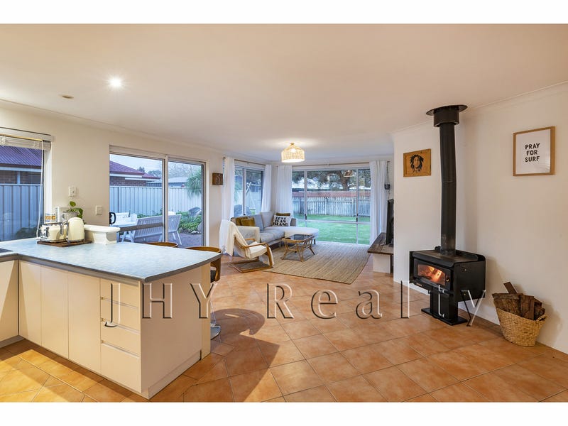 18 Amberley Loop, Dunsborough, WA 6281 - realestate.com.au