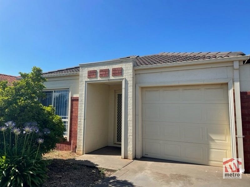 13 Ruby Place, Werribee, VIC 3030 - realestate.com.au