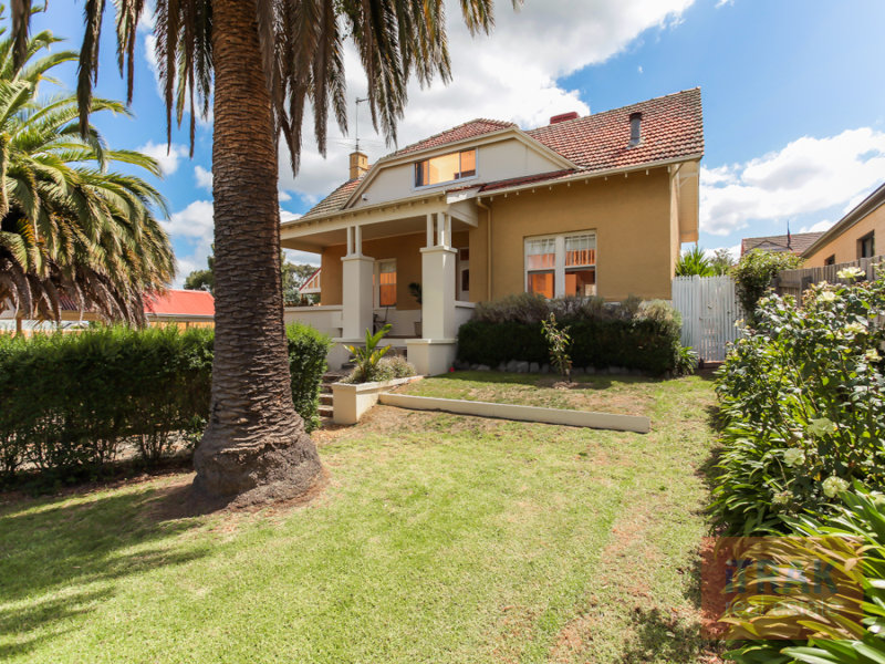25 Jacqueline Place, Pakenham, Vic 3810 - Property Details