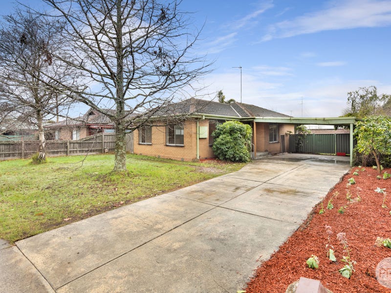 118 Learmonth Road, Wendouree, VIC 3355 - realestate.com.au