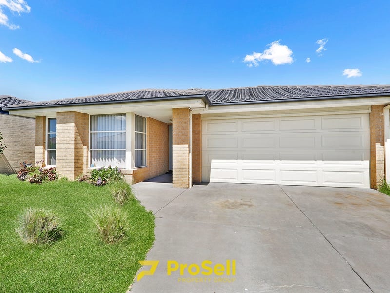 11 Currawong Crescent, Pakenham, Vic 3810 - Property Details