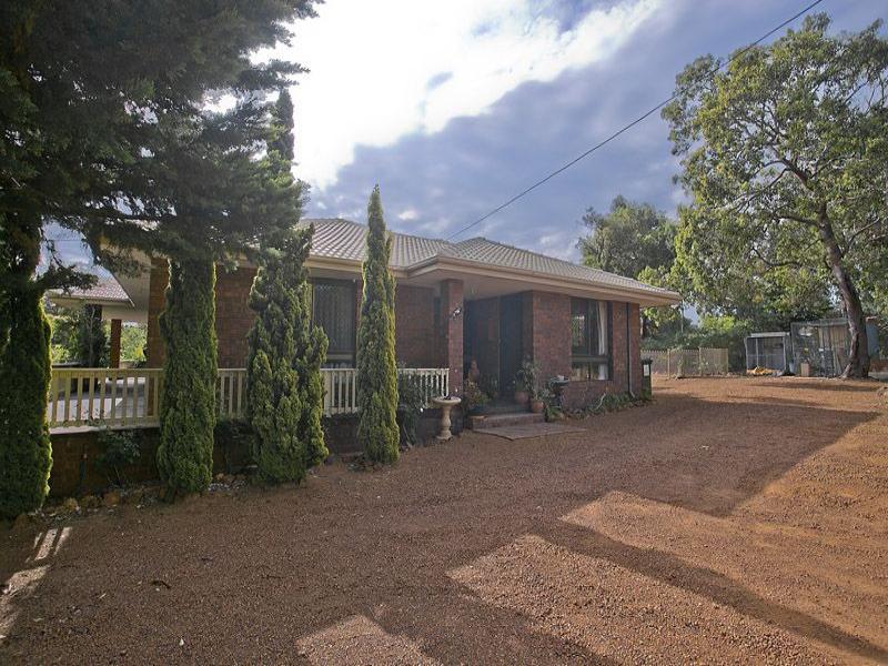 40 Robins Road, Kalamunda, WA 6076 - Property Details