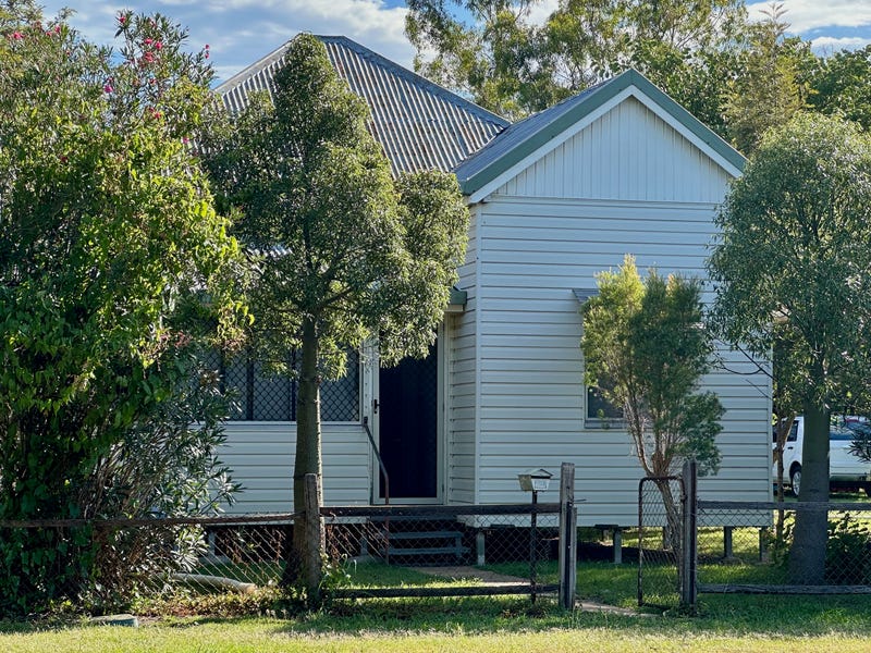13 Queen Street, Oakey, Qld 4401 - Property Details