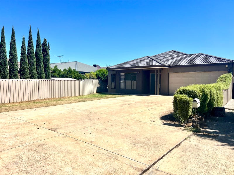 11 Quadrant Drive, Fraser Rise, VIC 3336 - realestate.com.au