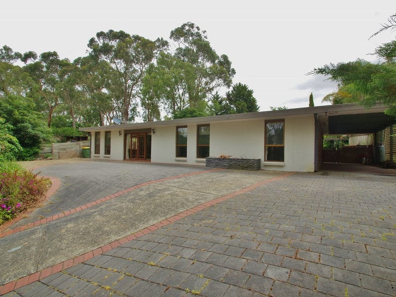 8 Braeside Drive, Launching Place, VIC 3139 - realestate.com.au
