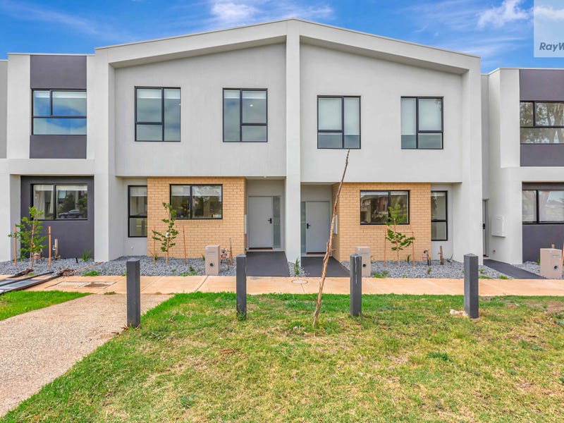11 Rakia Walk, Fraser Rise, VIC 3336 - realestate.com.au