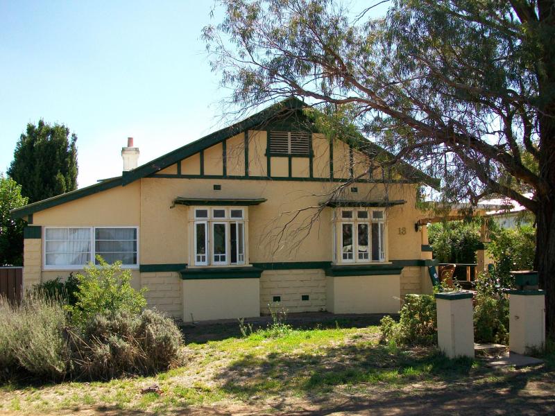 13 Bramall Street, Cowra, NSW 2794 - realestate.com.au