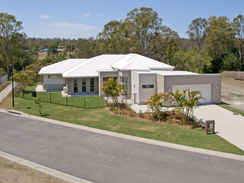 22 Pebble Beach Drive, Windaroo, Qld 4207 - Property Details