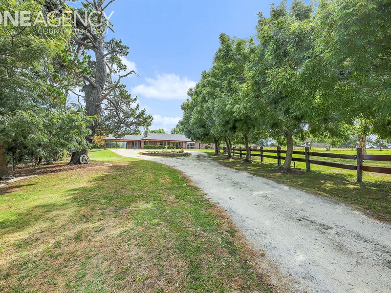 3 Fairway Drive, Drouin, Vic 3818 - Property Details