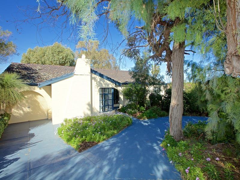 8 Warwick Road, Sorrento, WA 6020 - Property Details