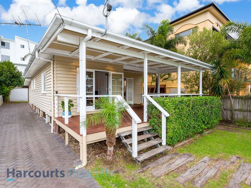 11 Humpybong Esplanade, Redcliffe, Qld 4020 - Property Details