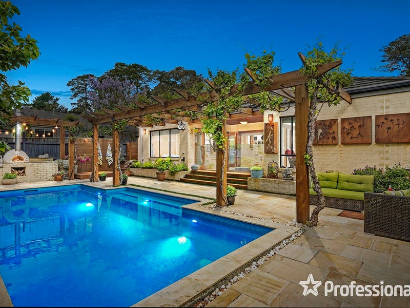 209 Cambridge Road, Mooroolbark, Vic 3138 - Property Details