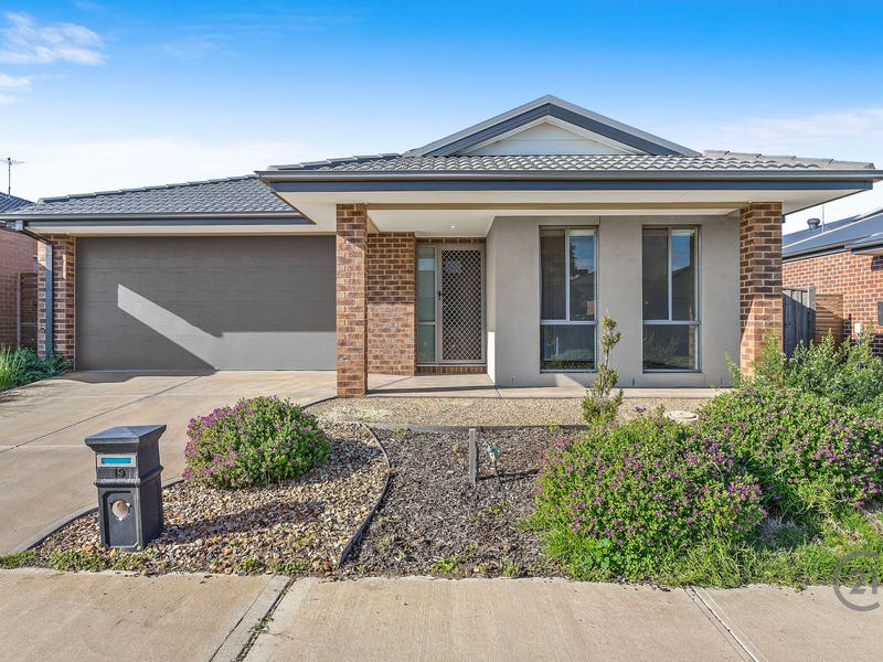 19 Fairwater Drive, Point Cook, VIC 3030 - realestate.com.au