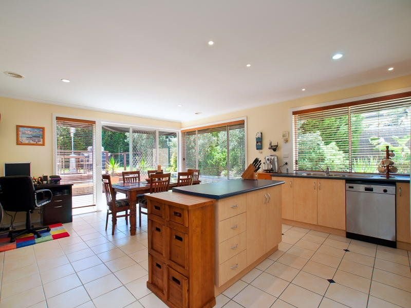7 Chadacre Place, Mornington, Vic 3931 - Property Details