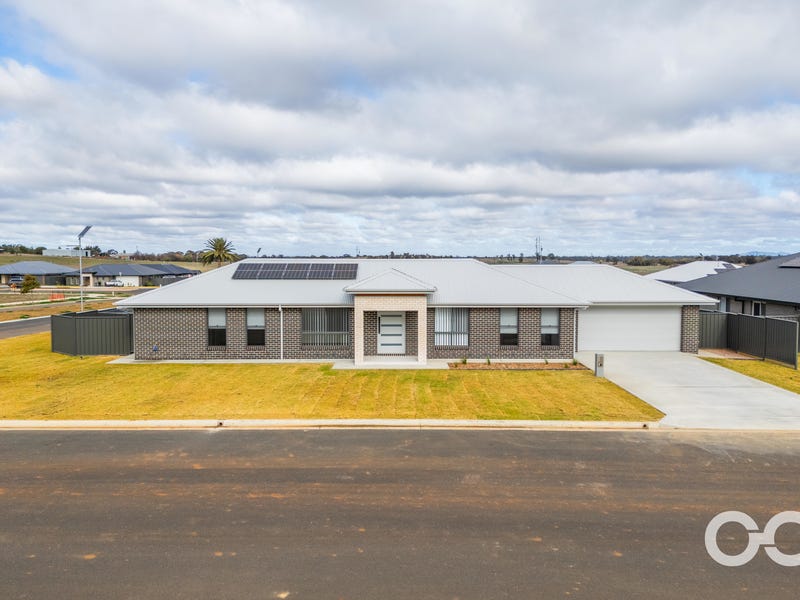 33 Livingston Boulevard, Forbes, NSW 2871 - Property Details