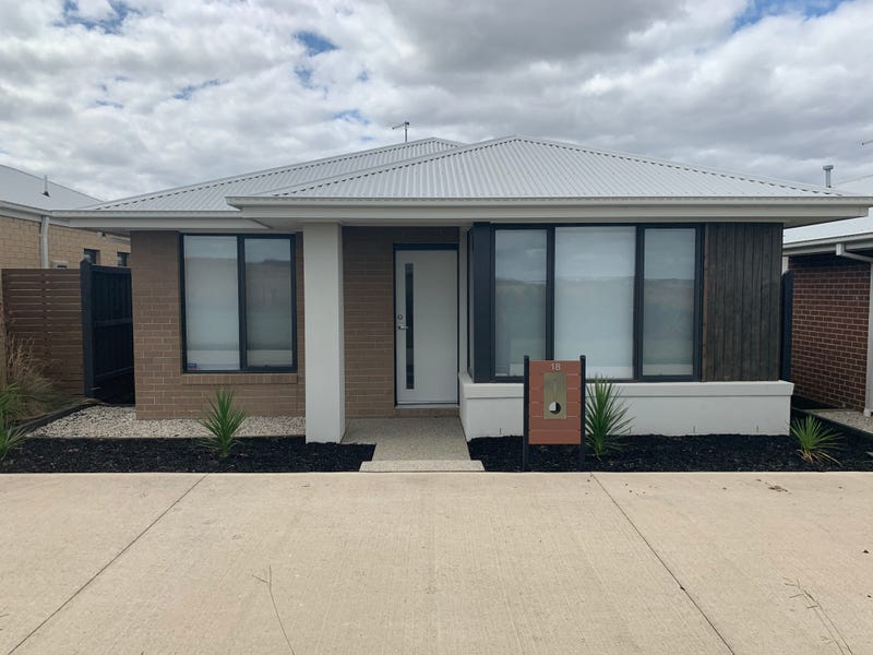 18 Precinct Walk, Clyde North, VIC 3978 - realestate.com.au