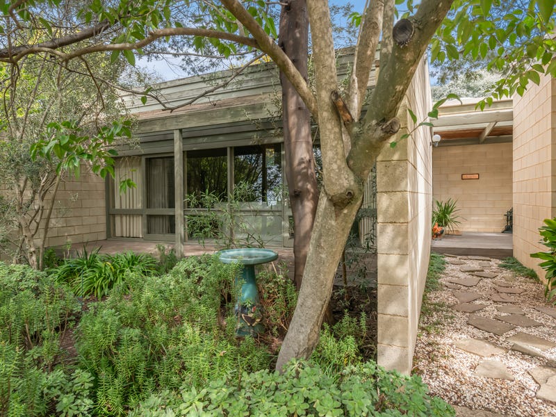 6 Tenzing Court, Strathdale, Vic 3550 - Property Details