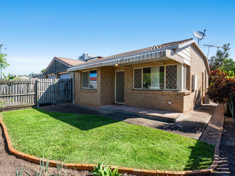 2/11 Andrew Street, Wynnum, Qld 4178 - Property Details