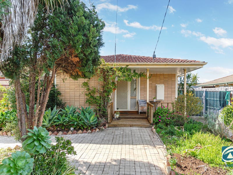 8 Balook Court, Meadow Heights, VIC 3048 - realestate.com.au
