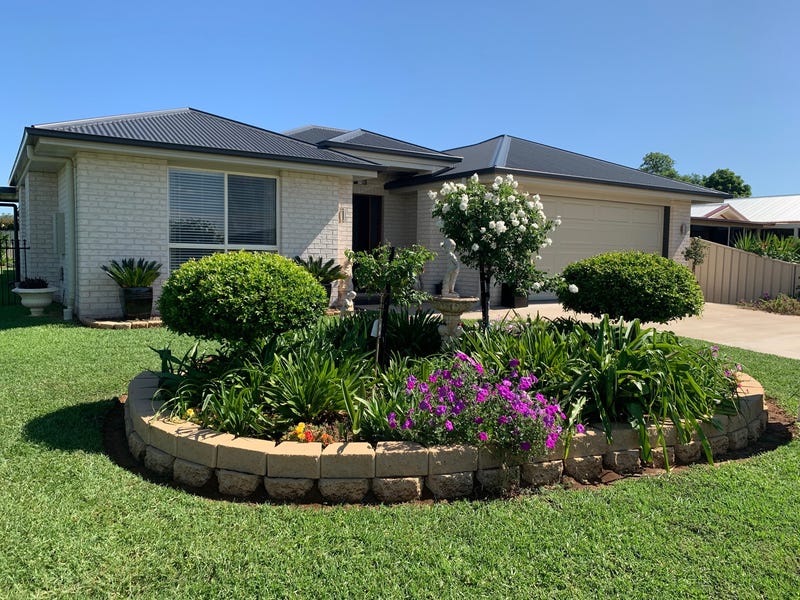 9 Debbie Court, Oakey, QLD 4401 - realestate.com.au