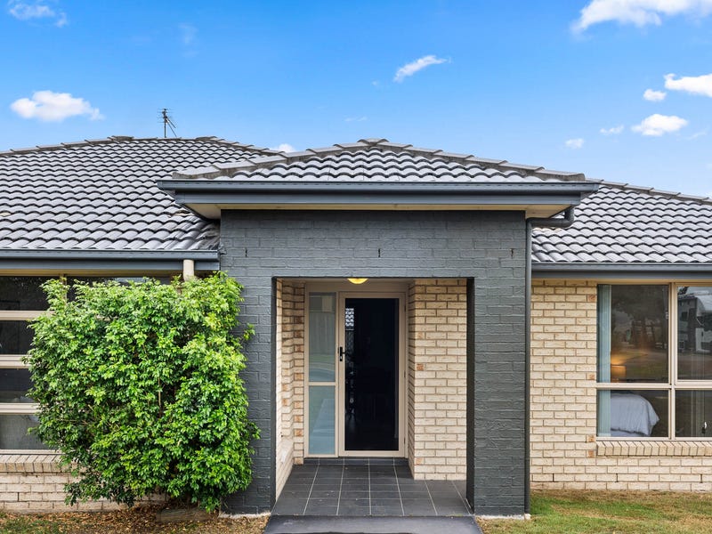 8 Golden Whistler Avenue, Aberglasslyn, NSW 2320 - Property Details