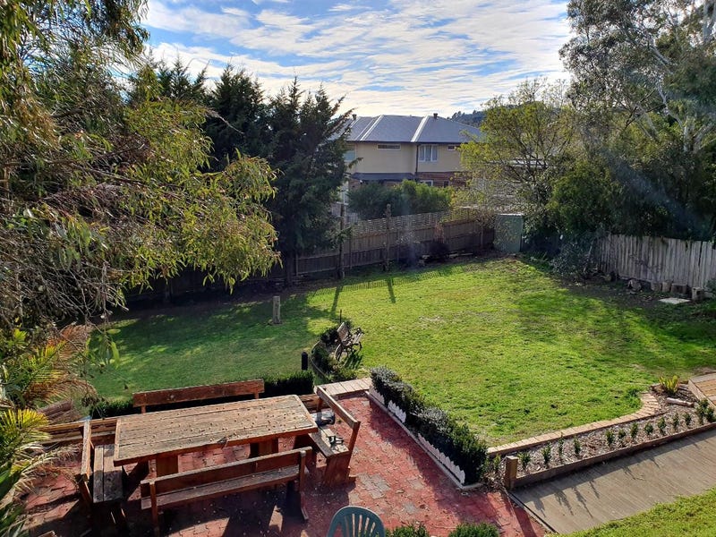 32 Amelia Close, Beaconsfield, Vic 3807 - Property Details