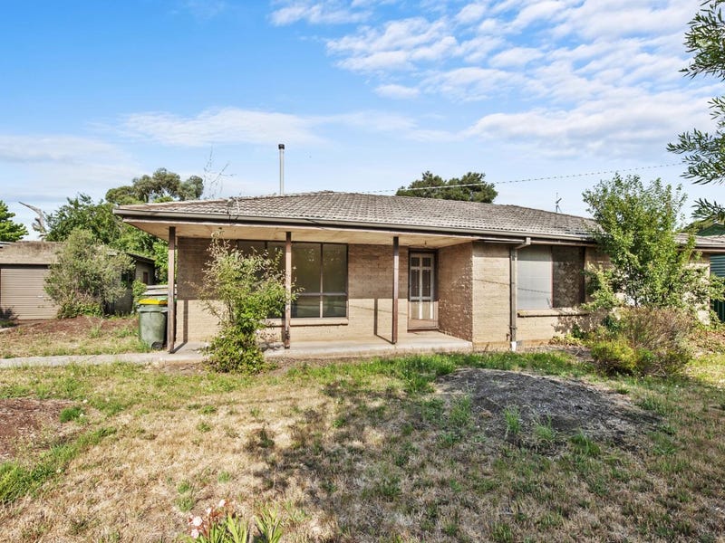 6 Lewis Court, Sebastopol, Vic 3356 - Property Details