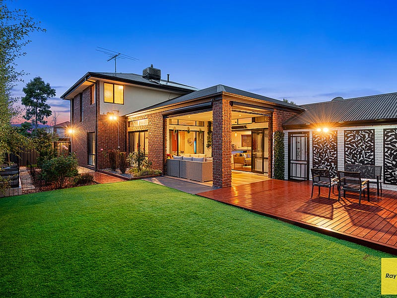 6 Innisfail Drive, Point Cook, VIC 3030 - realestate.com.au