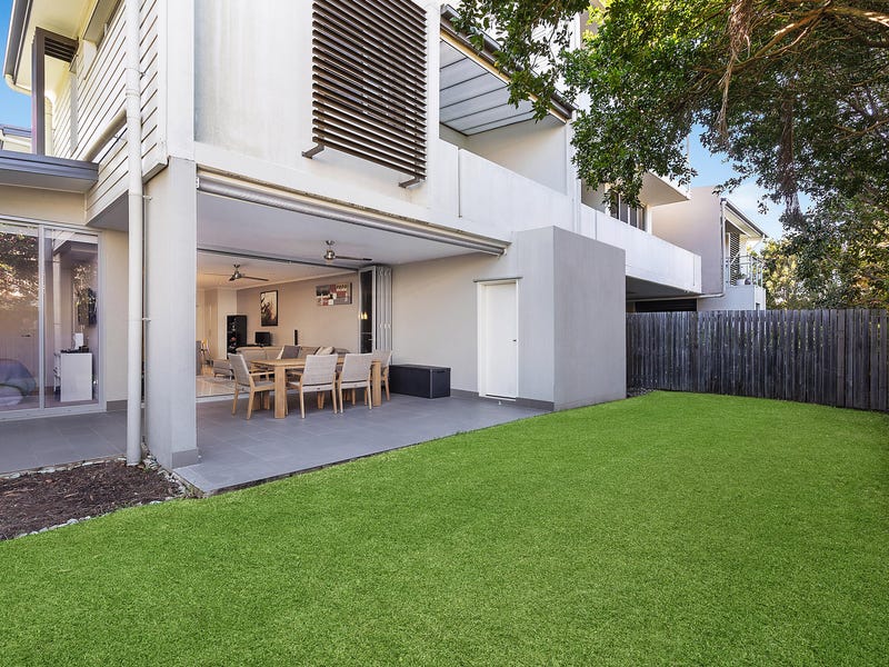 2/64 Barton Road, Hawthorne, Qld 4171 - Property Details