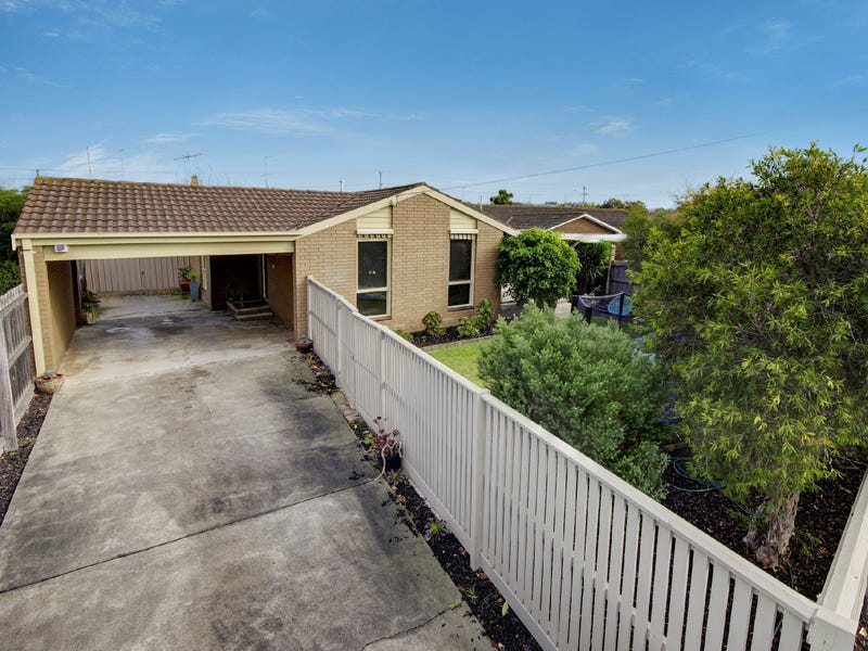 6 Crestmoor Drive, Highton, VIC 3216 - realestate.com.au