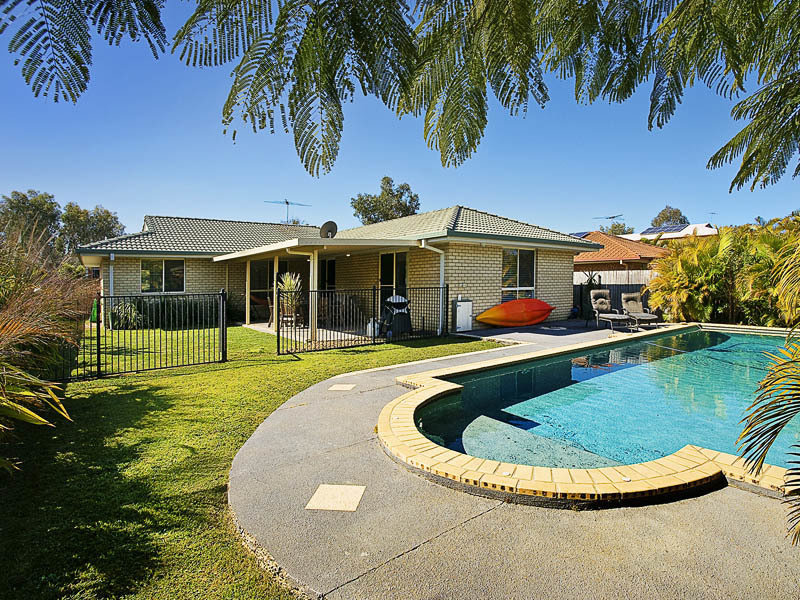 9 GALE ST, Redcliffe, Qld 4020 - Property Details