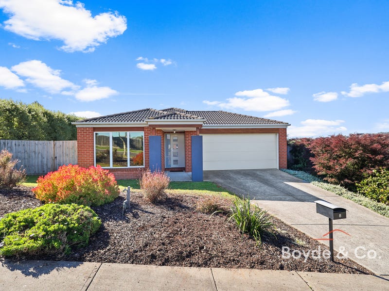 8 Sunline Street, Drouin, Vic 3818 - Property Details