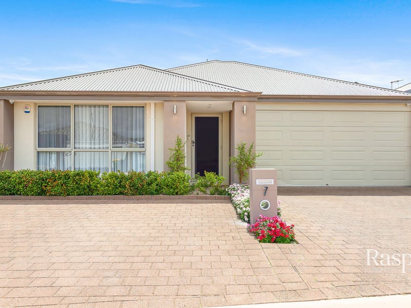 7 Carine Parade, Lake Coogee, WA 6166 - Property Details