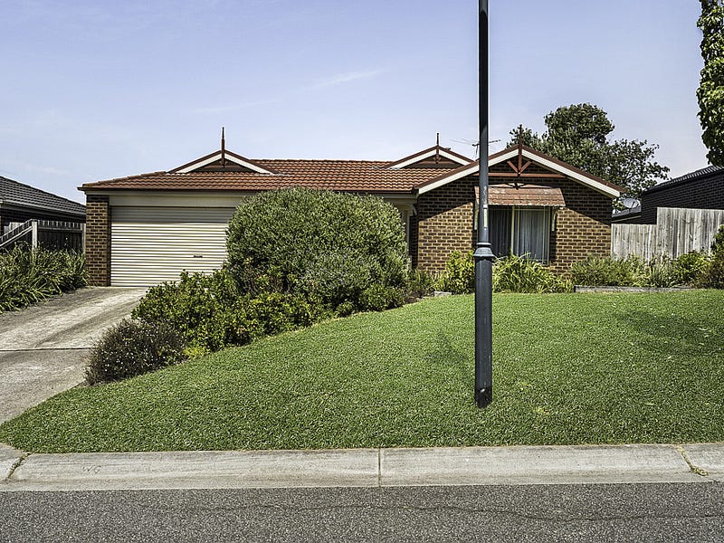 11 Torre Road, Pakenham, VIC 3810 - realestate.com.au