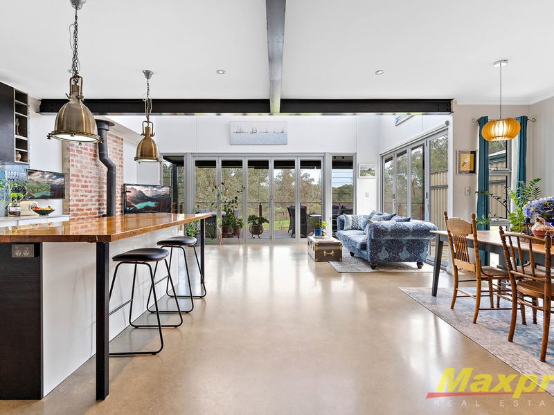 7 Woodloes Street, Cannington, WA 6107 - Property Details