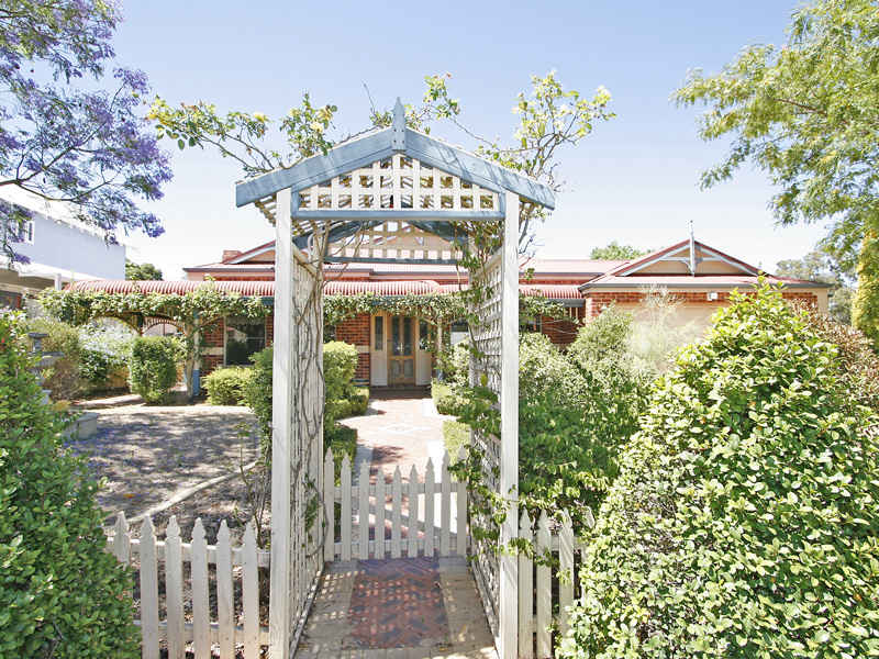 11 Lyndhurst Road, Kalamunda, WA 6076 - realestate.com.au