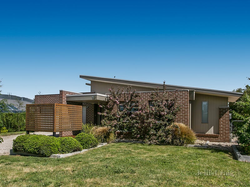 12 Nutfield Close, Woodend, VIC 3442 - realestate.com.au