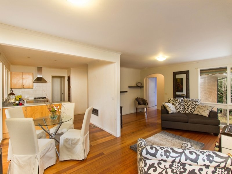 10 Peter Godden Drive, Woodend, VIC 3442 - realestate.com.au