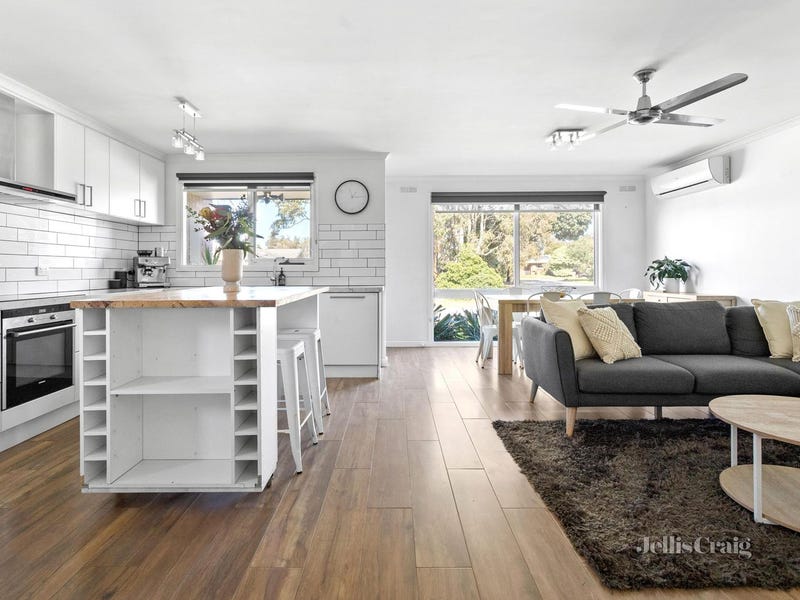 11 Village Cres, Chelsea, VIC 3196 - realestate.com.au