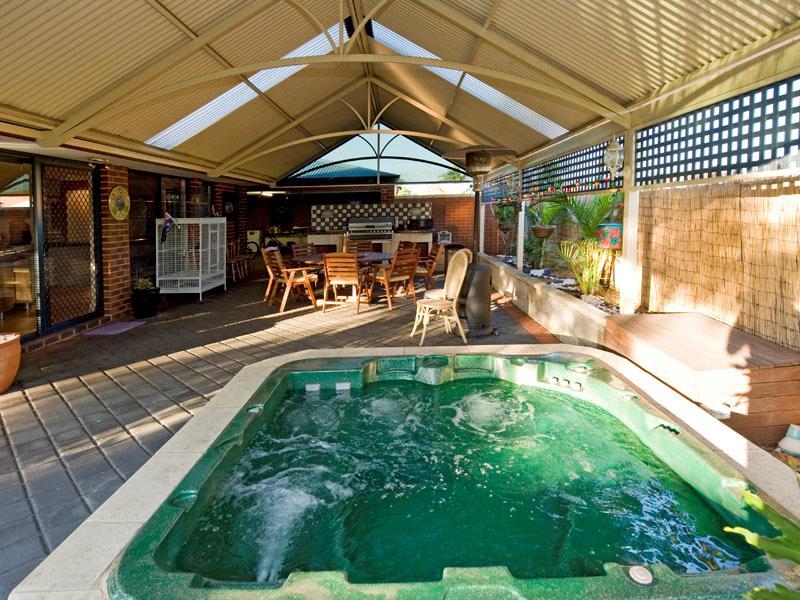 2 Gutha Retreat, Hocking, WA 6065 - Property Details