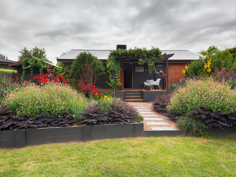 8 Hood Place, Watson, ACT 2602 - Property Details