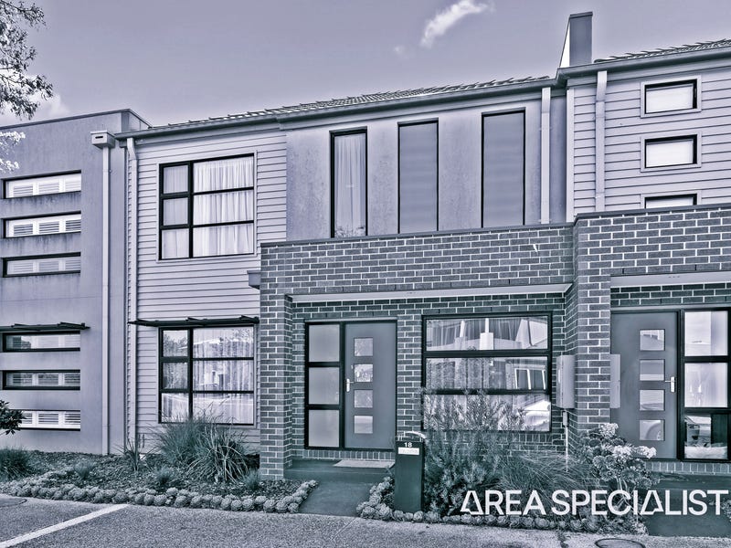 18 Stonebridge Lane, Pakenham, VIC 3810 - realestate.com.au