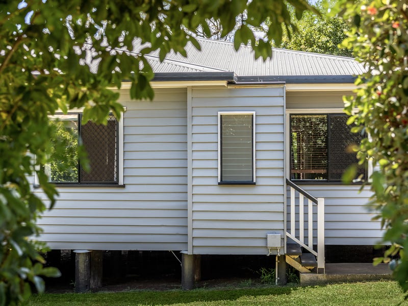 19 Perry Street, Harlaxton, Qld 4350 - Property Details