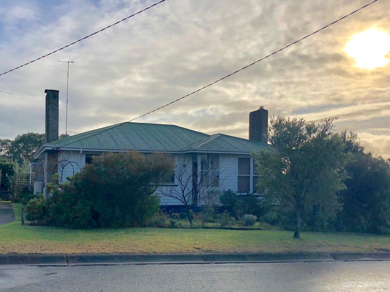 2 Peachey Street, Casterton, VIC 3311 - realestate.com.au