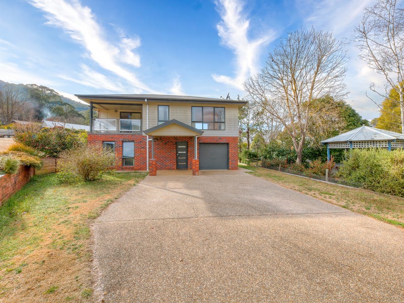 4 Blue Hills Rise, Bright, Vic 3741 - Property Details