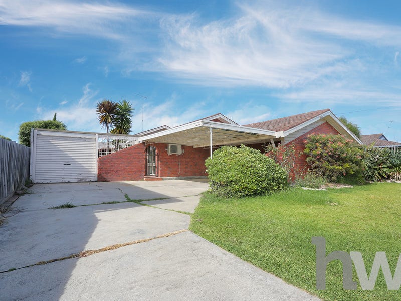 28 Crestmoor Drive, Highton, VIC 3216 - realestate.com.au