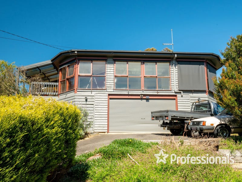 34 Alpine Boulevard, Launching Place, VIC 3139 - realestate.com.au