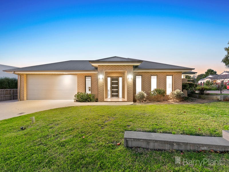36 Arthur Phillip Drive, Pakenham, Vic 3810 - Property Details
