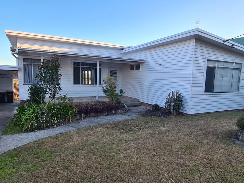 4 Ritchie Cres, Taree, NSW 2430 - realestate.com.au