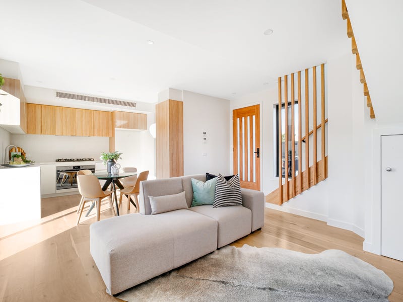 2/9 McCrae Street, Reservoir, Vic 3073 - Property Details